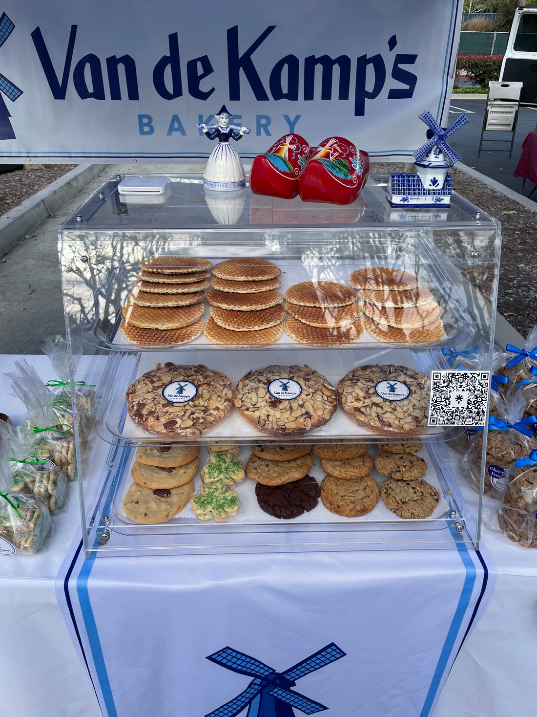 Experience the Nostalgia! – Van de Kamp's Bakery